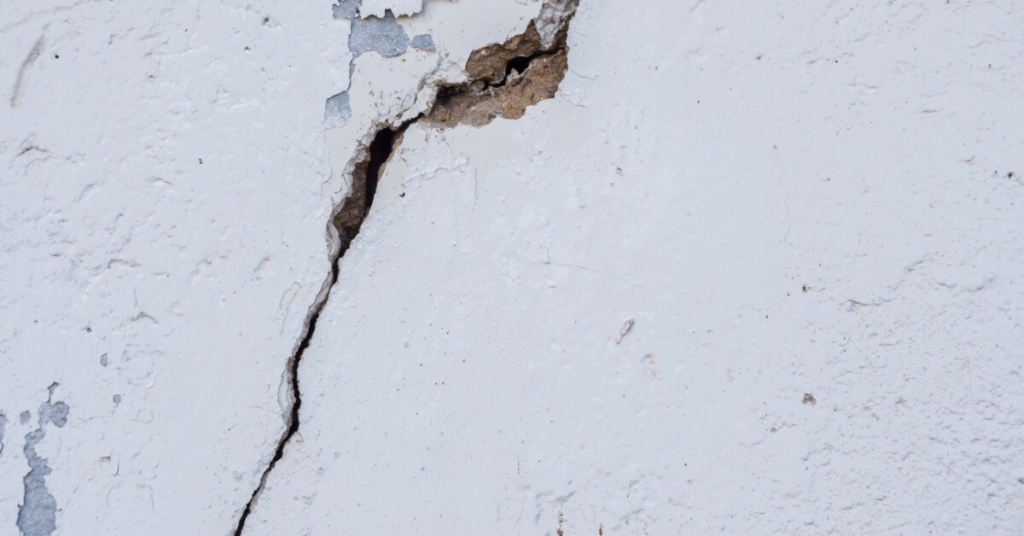 Risse in Wänden reparieren: Infos zur Ursache